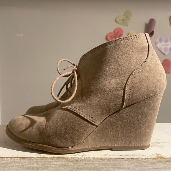 Universal Thread | Shoes | Universal Thread Goods Co Tan Suede Wedge ...